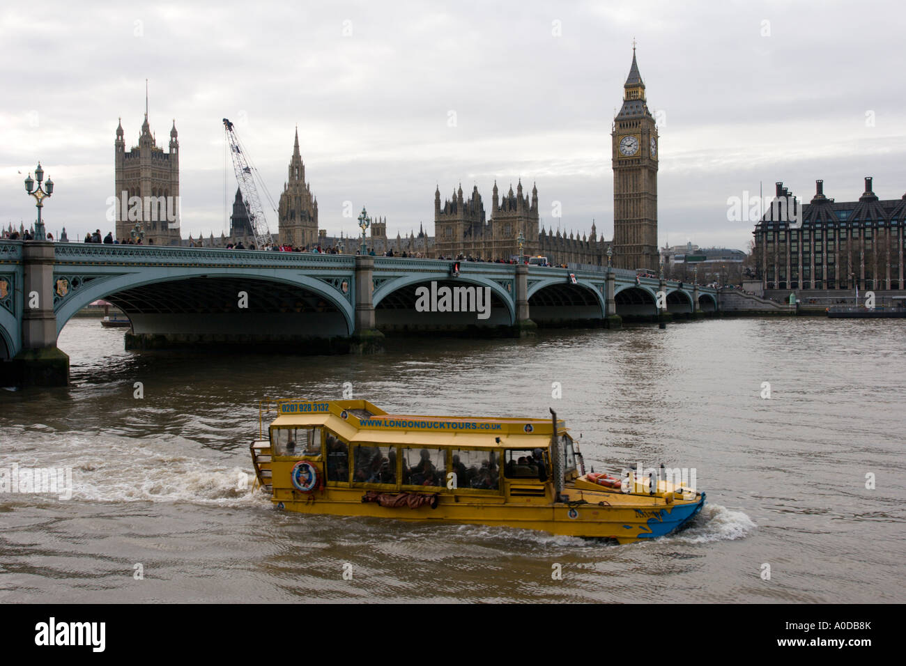 Amphibious bridge hi-res stock photography and images - Alamy
