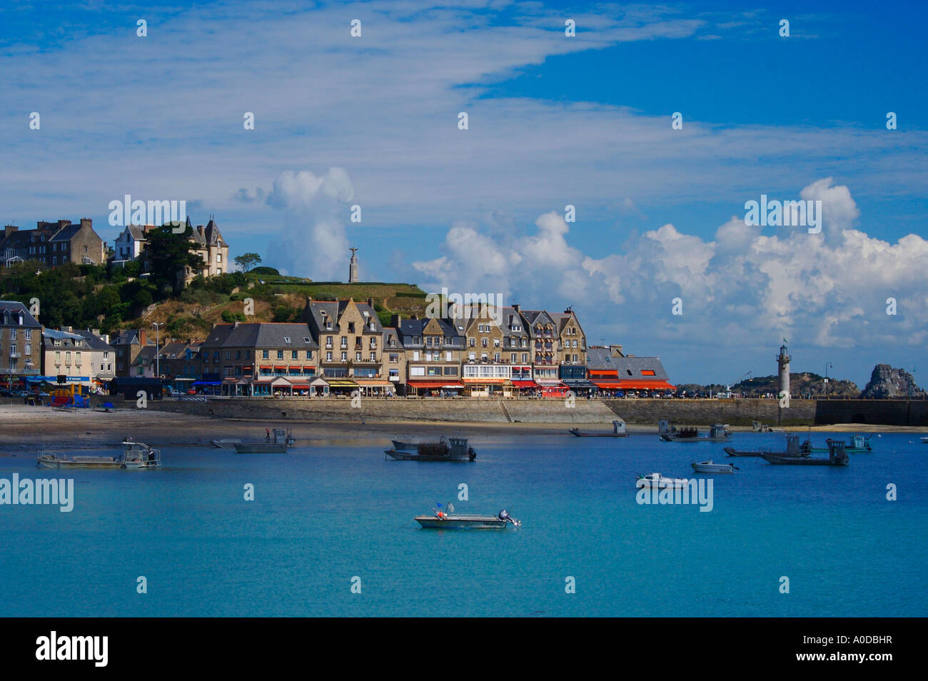 Cancale brittany harbour hi-res stock photography and images - Alamy