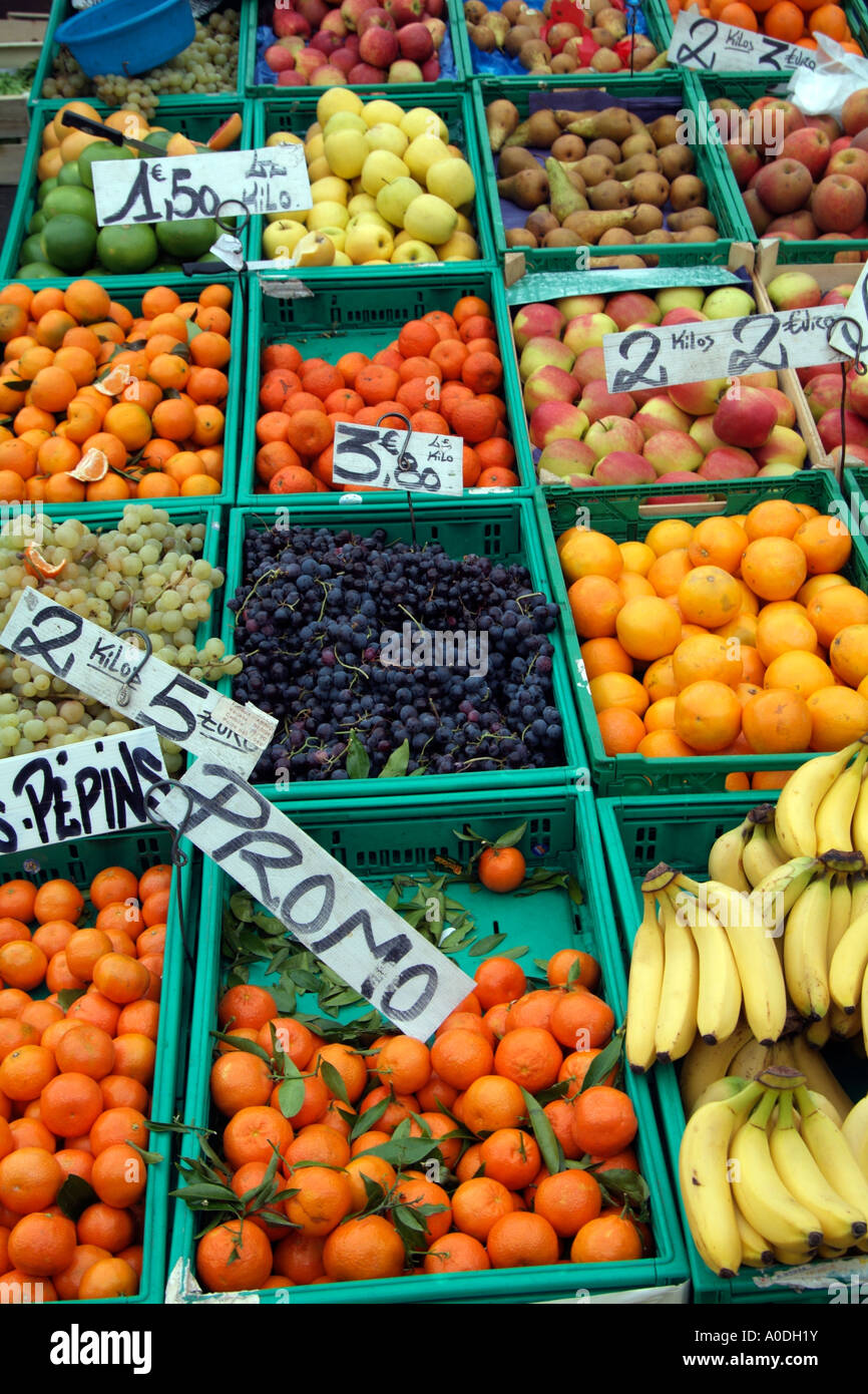 Display of fruit and vegetables on sale in a market. Arras saturday ...