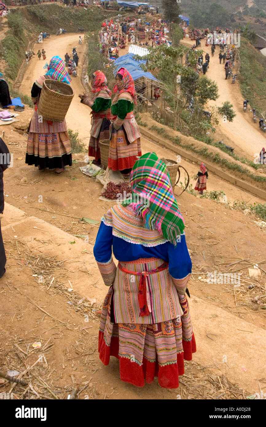 Women chat on flower hi-res stock photography and images - Alamy