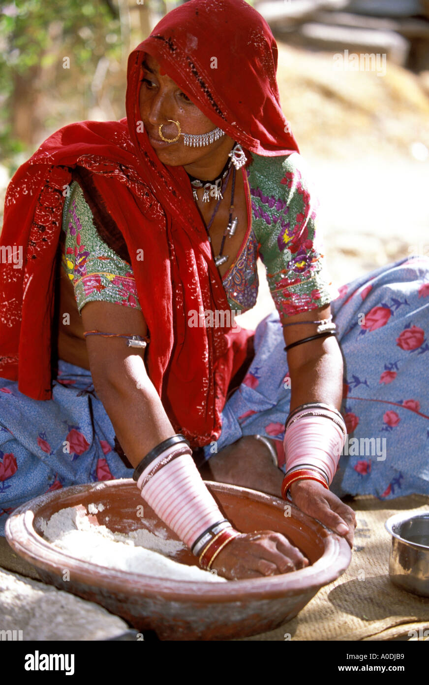 Young Patel woman bakes chapattis the traditional Indian food of ...