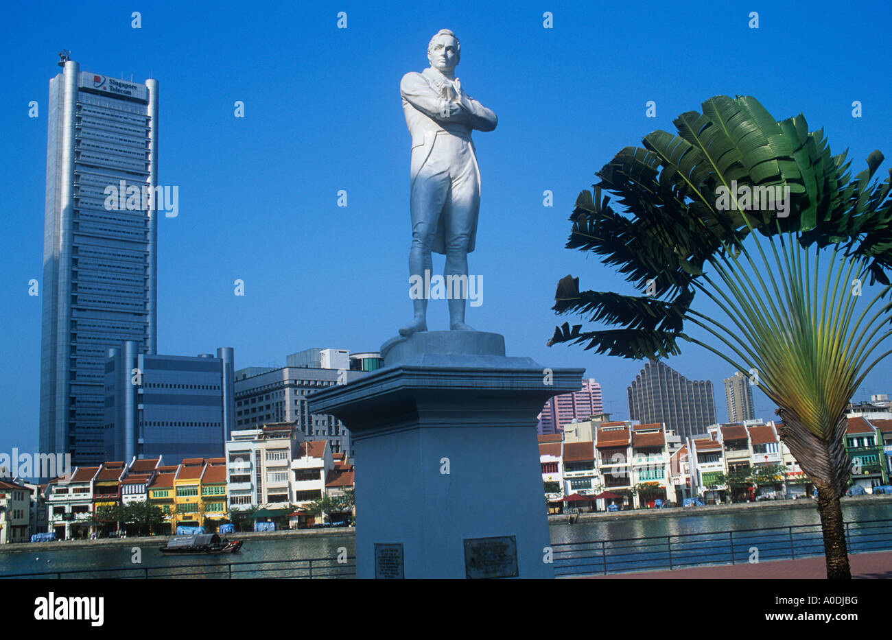 statue of Sir Stamford Raffles, Singapore River, North Boat Quay, Singapore Stock Photo - Alamy