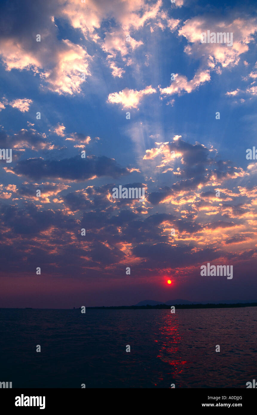 Sunset over Lake Kariba, Zimbabwe, Southern Africa, with spectacular ...