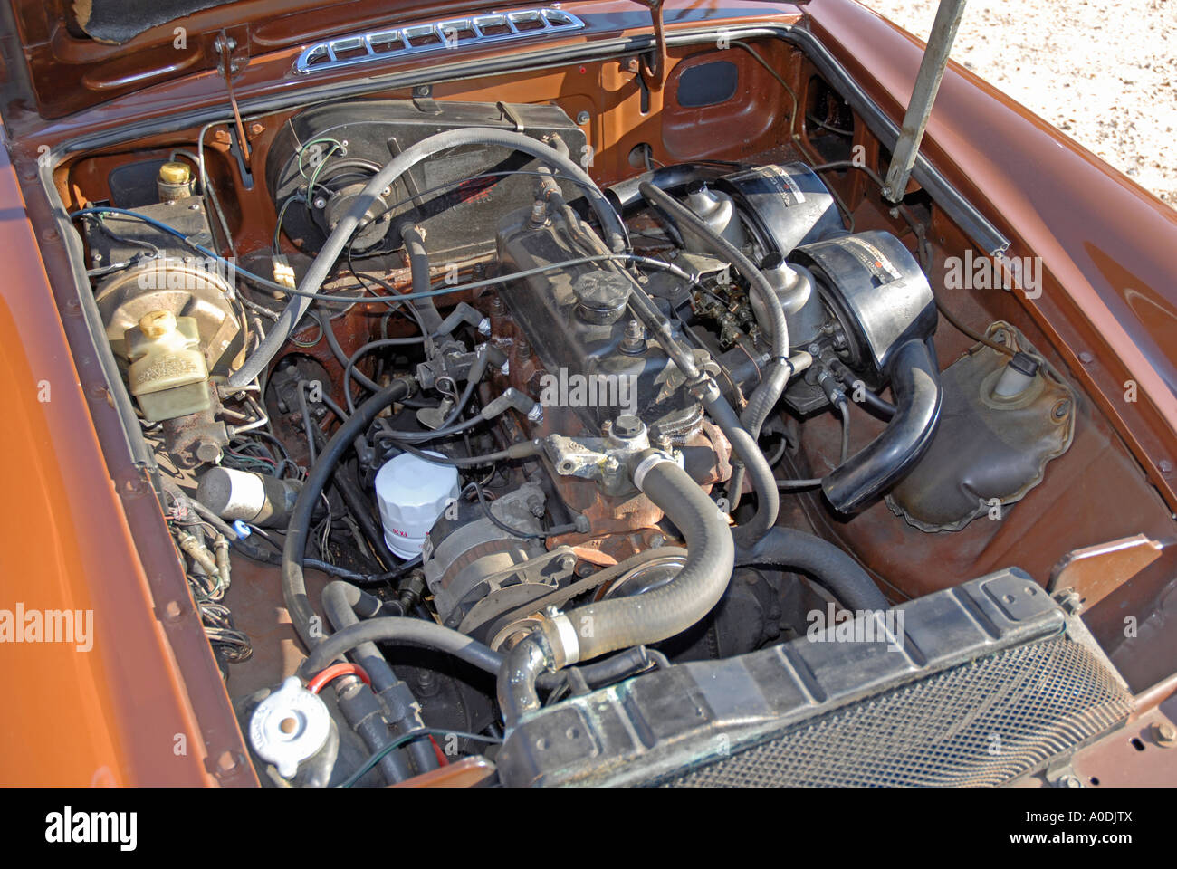 4 cylinder engine car hi-res stock photography and images - Alamy
