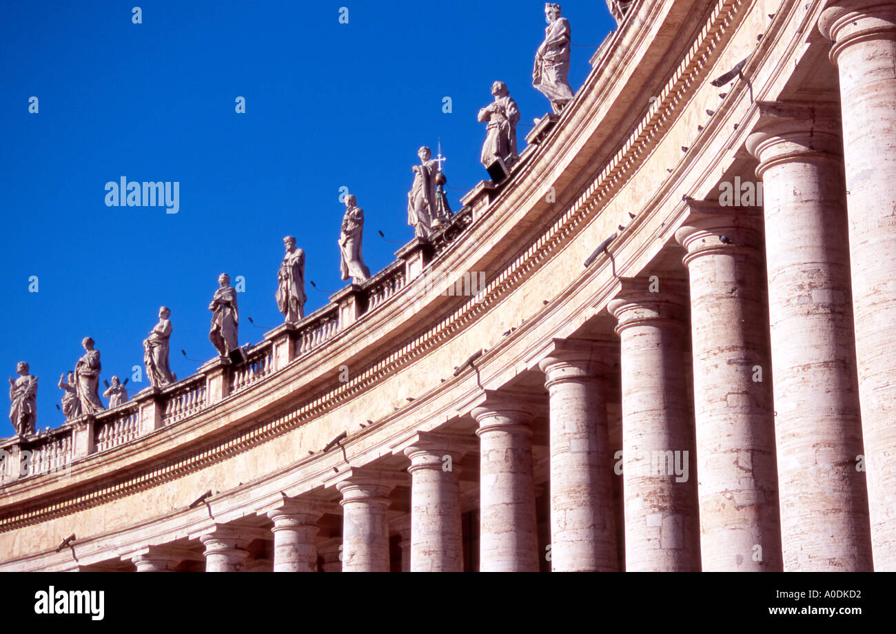 Columns and Statues at St Peters Square Rome Stock Photo - Alamy