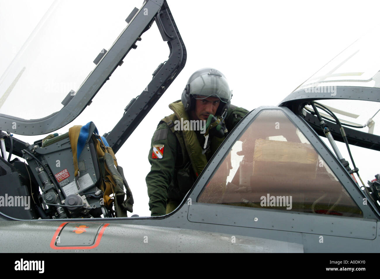 Fighter jet and aircrew Stock Photo - Alamy