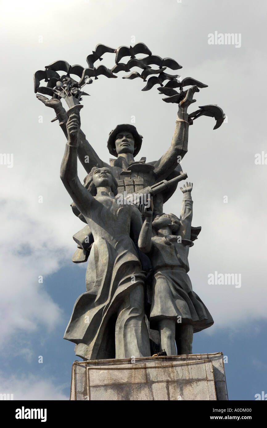 Vietnam Nha Trang revolutionary liberation statue releasing doves of ...
