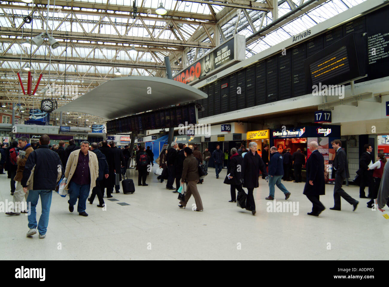 Waterloo station London England UK concourse Stock Photo - Alamy