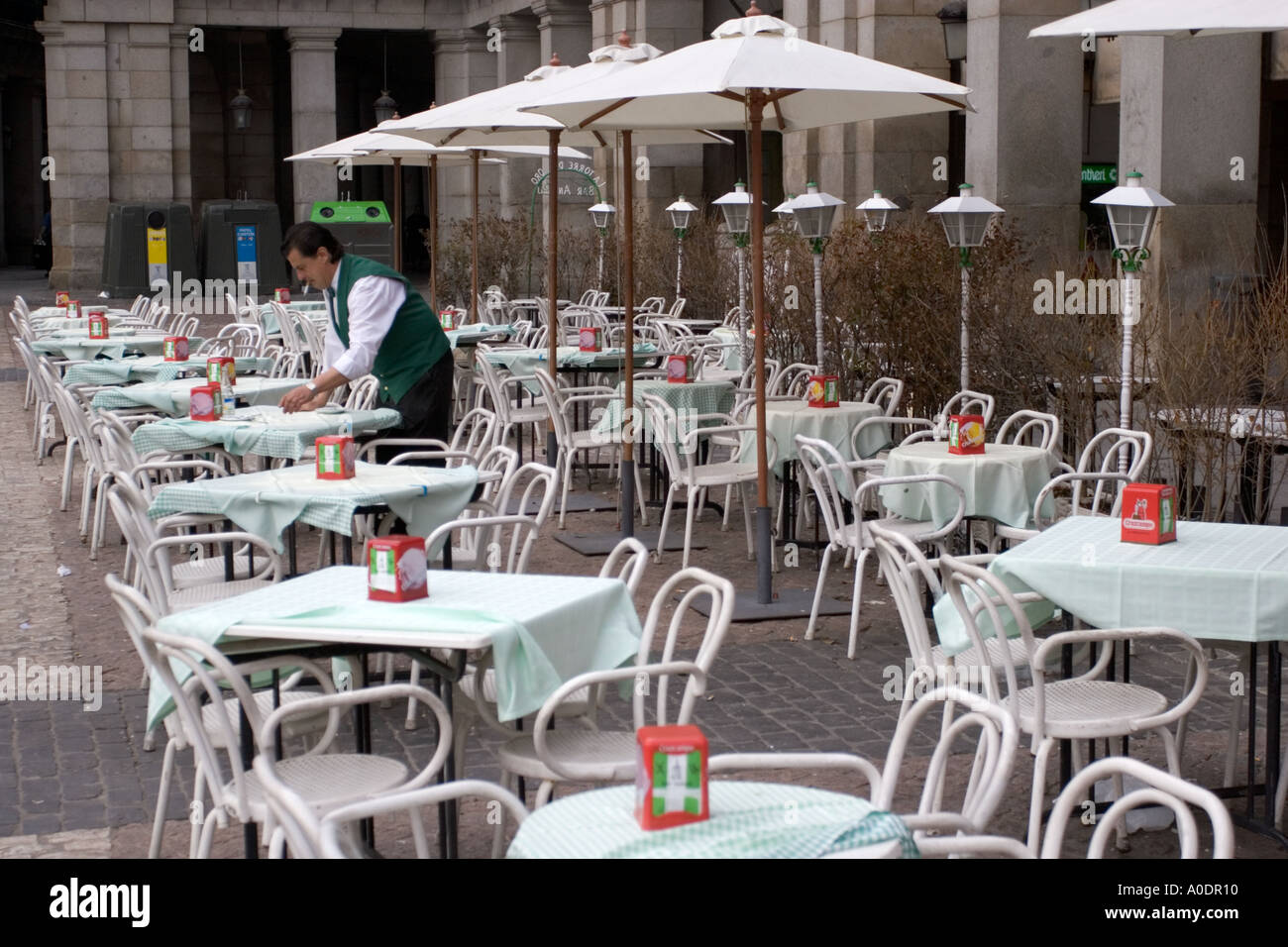 Waiter getting table ready hi-res stock photography and images - Alamy