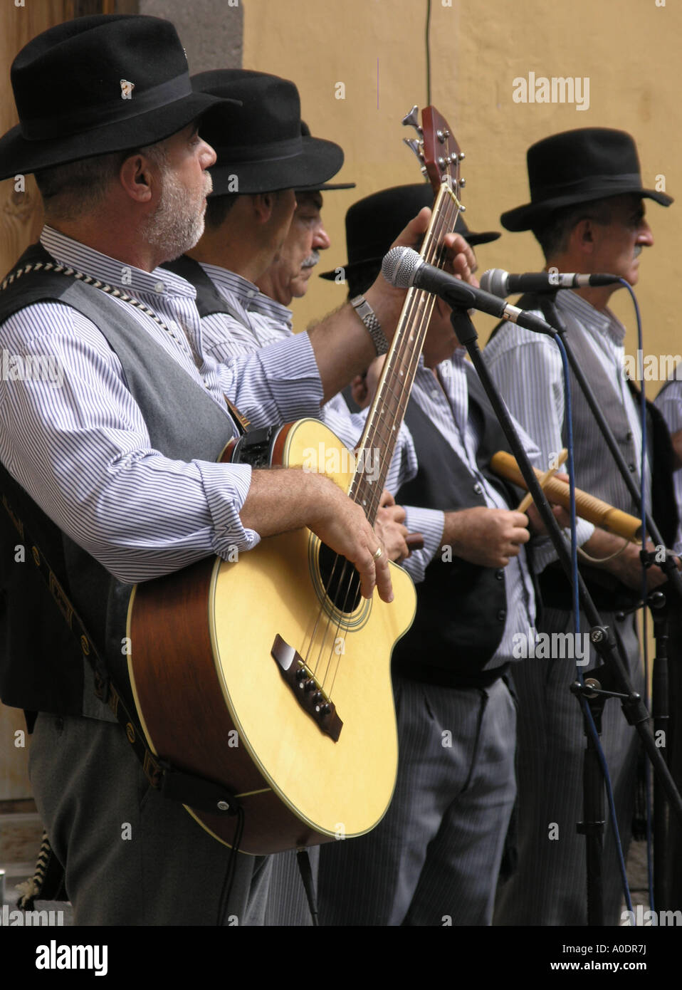 Hombre palmas hi-res stock photography and images - Alamy