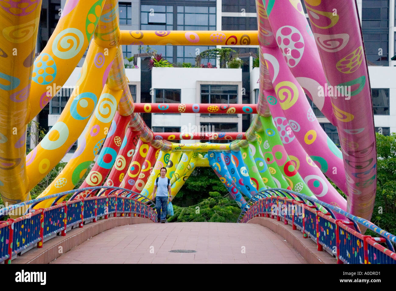 Colourful bridge across the Singapore River Stock Photo - Alamy