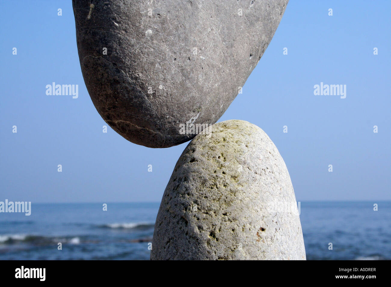Amazing stone balancing art hi-res stock photography and images - Alamy