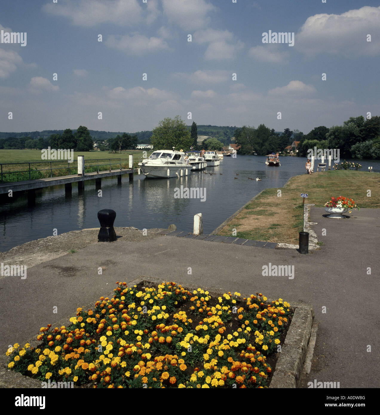 Hambleden lock on river thames hi-res stock photography and images - Alamy
