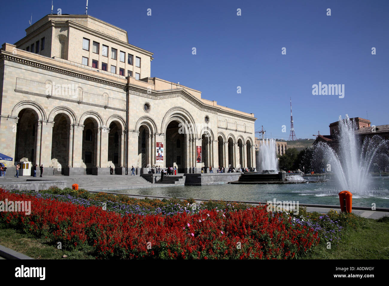 Fountain and flowers in front of Museum. Republic Square, Yerevan ...