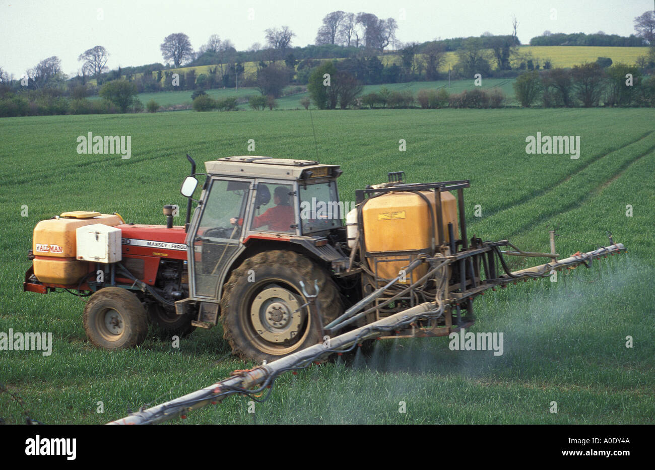 Farm uk cotswolds tractor hi-res stock photography and images - Alamy
