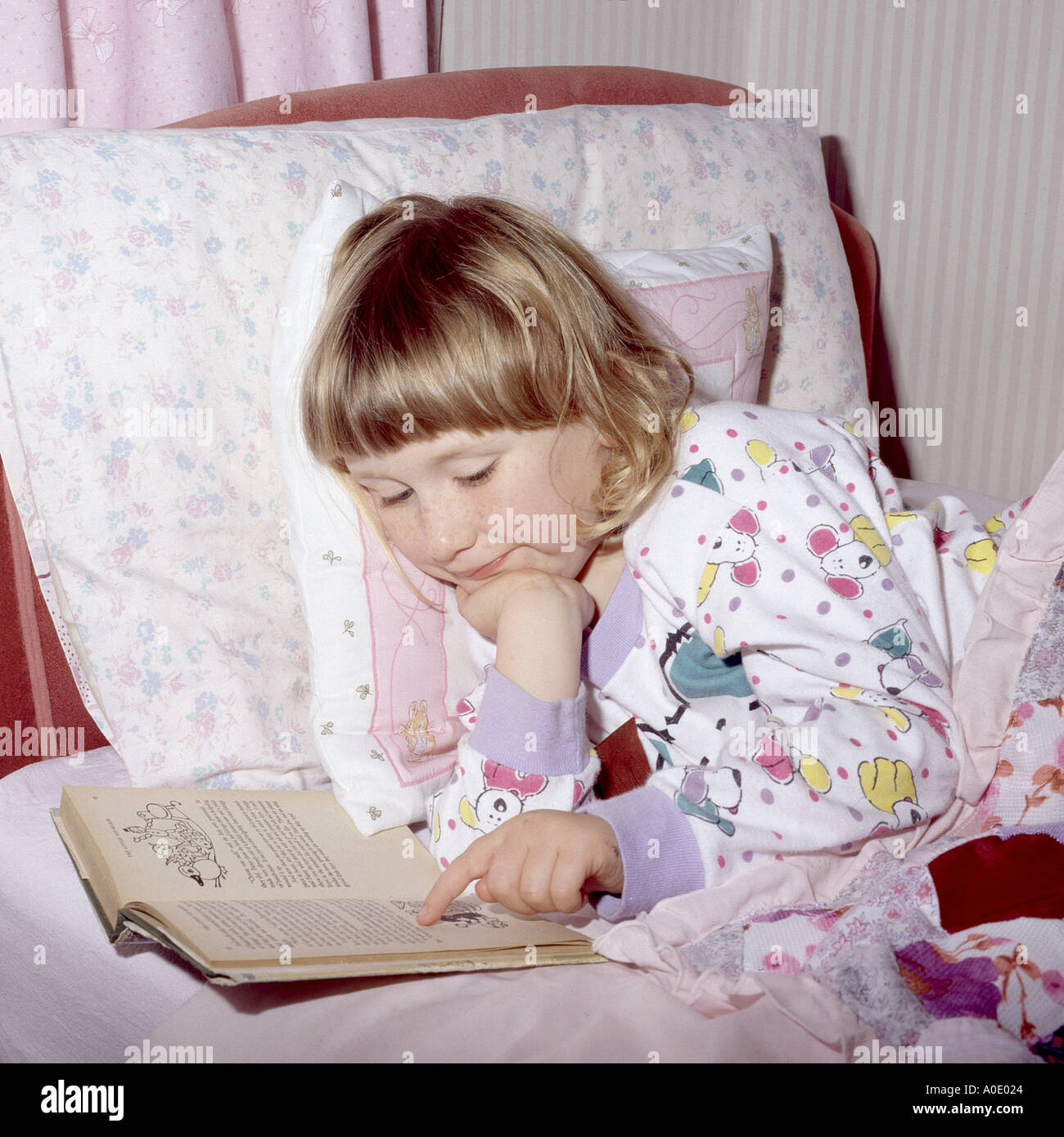 Young child reading in bed Stock Photo - Alamy