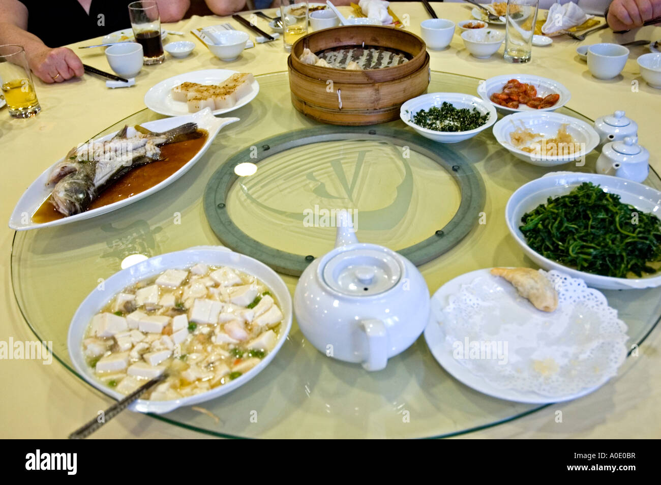 Chinese dinner on revolving glass table, Yuyuan Bazaar, Nanjing Stock ...
