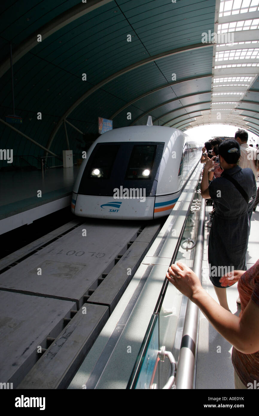The worlds fastest train, the Shanghai Maglev enters the Longyan Road ...