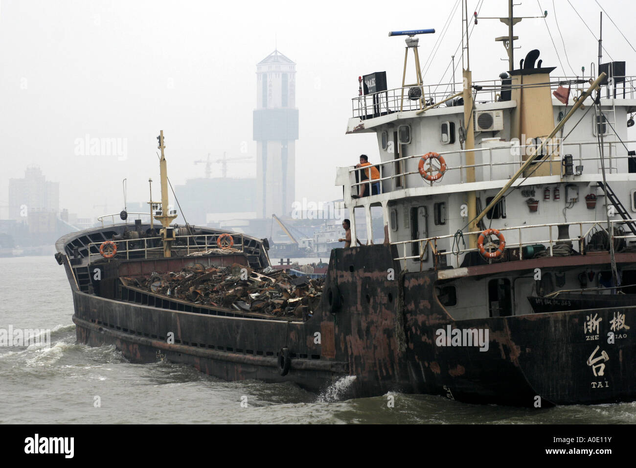 Shanghai junk boat china hi-res stock photography and images - Alamy
