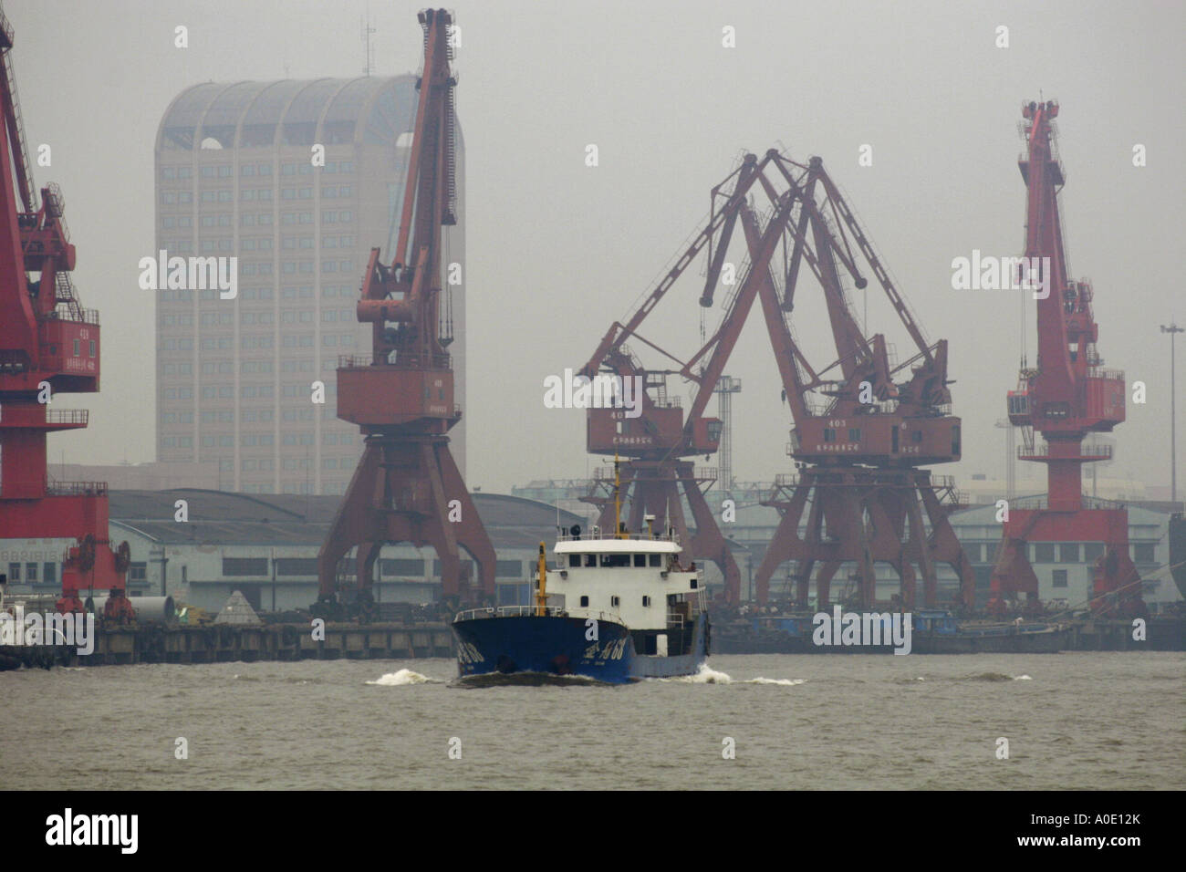 Barge passing docks on hi-res stock photography and images - Alamy
