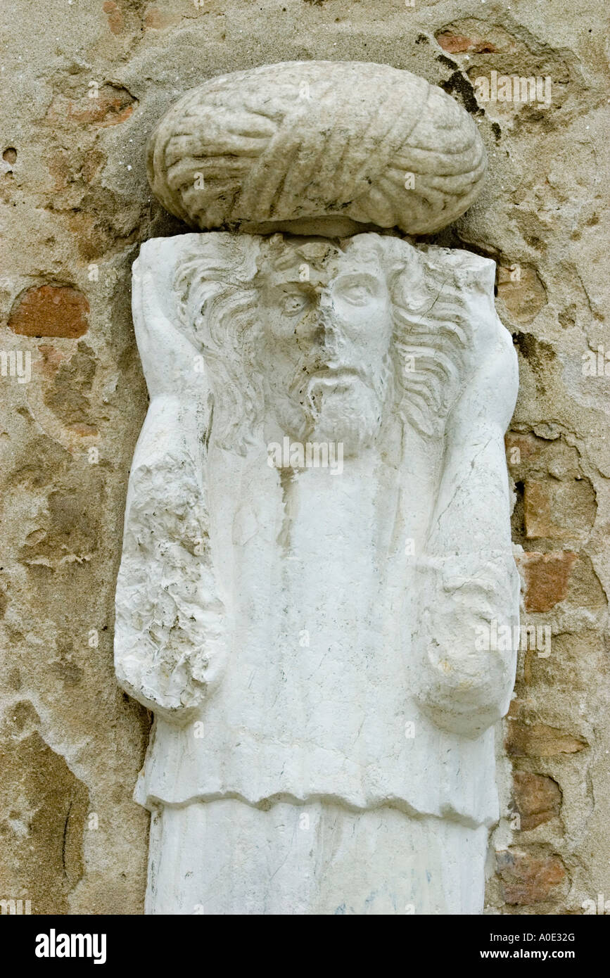 Stone carving Venice man carrying load Stock Photo - Alamy