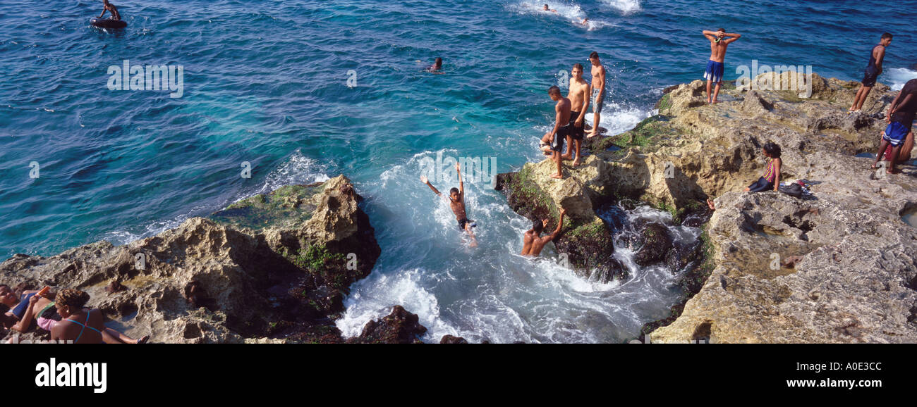Children play in water cuba hi-res stock photography and images - Alamy