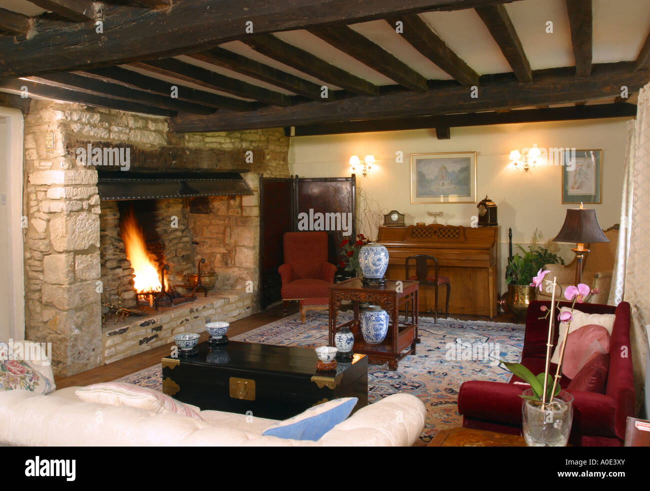 Home large open fire hi-res stock photography and images - Alamy