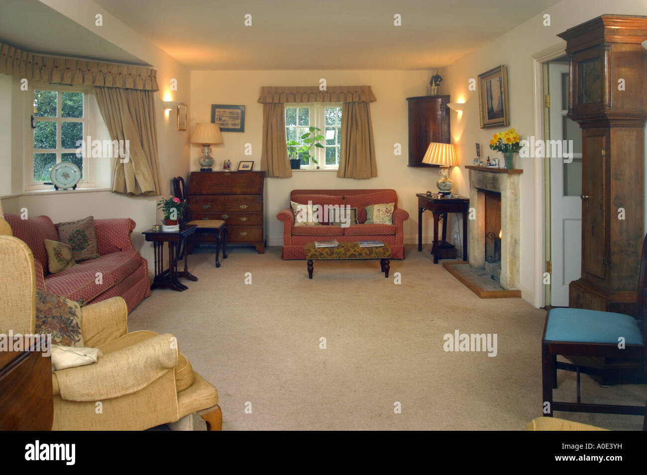 Traditional english sitting room hi-res stock photography and images ...