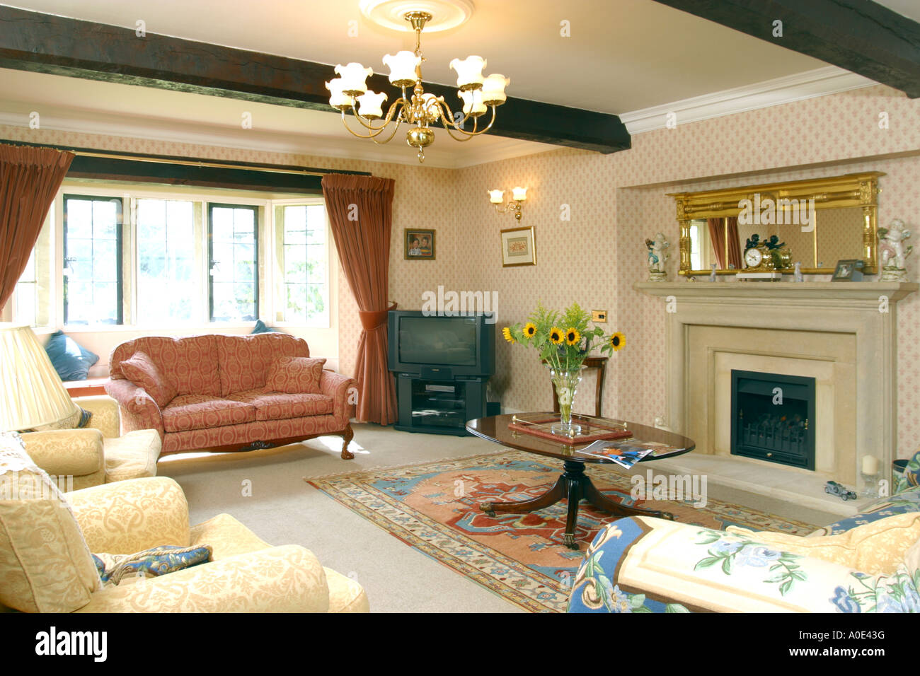 Traditional english sitting room hi-res stock photography and images ...