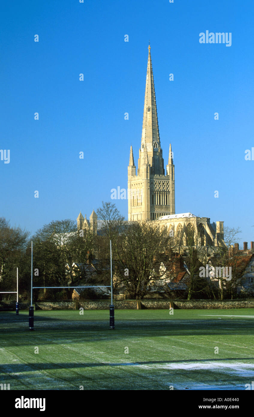 Winter norwich cathedral snow hi-res stock photography and images - Alamy