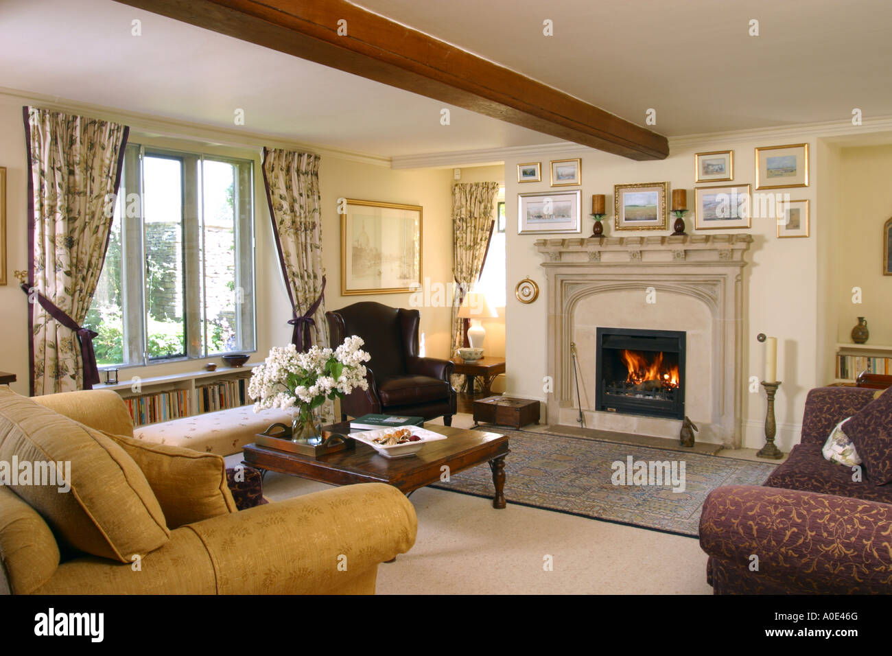 Traditional english sitting room hi-res stock photography and images ...