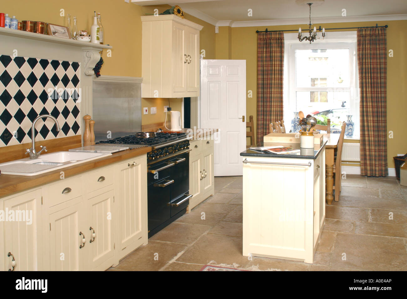 Uk kitchen interior hi-res stock photography and images - Alamy