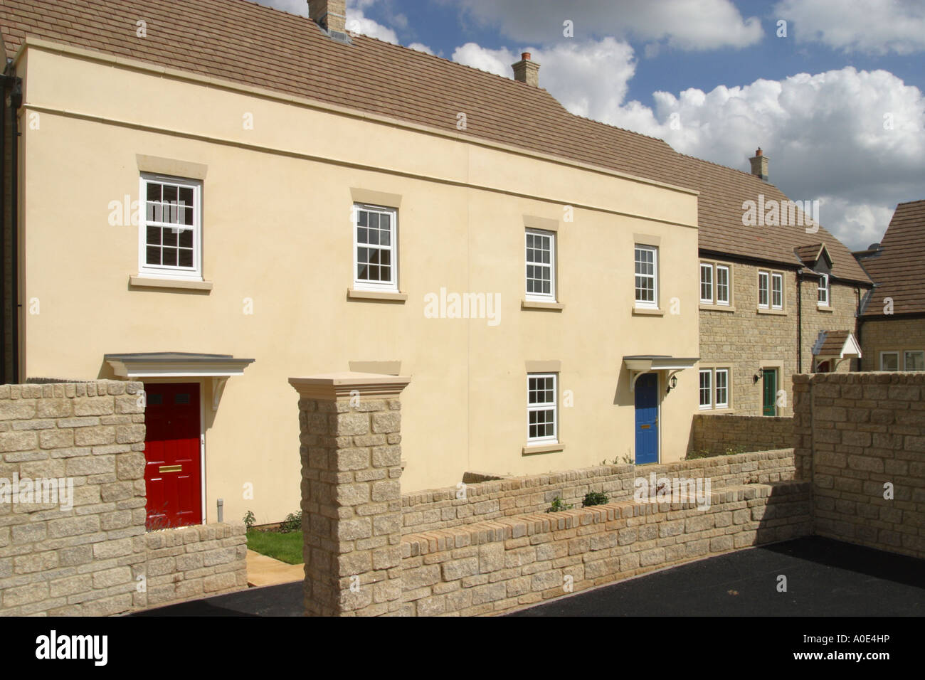 UK. Finished houses on a new property development Stock Photo - Alamy