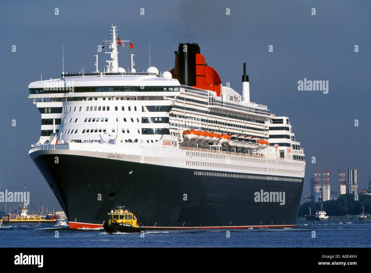 Queen mary ship bow hi-res stock photography and images - Alamy