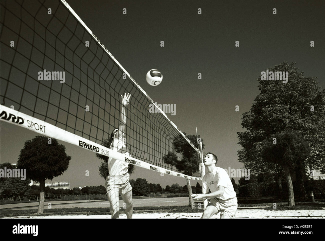 Hitting the ball over the net hi-res stock photography and images - Alamy