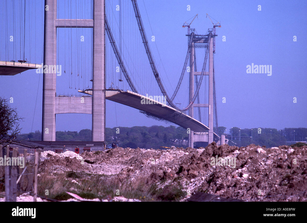 Building the Humber Bridge about 1980 Stock Photo - Alamy