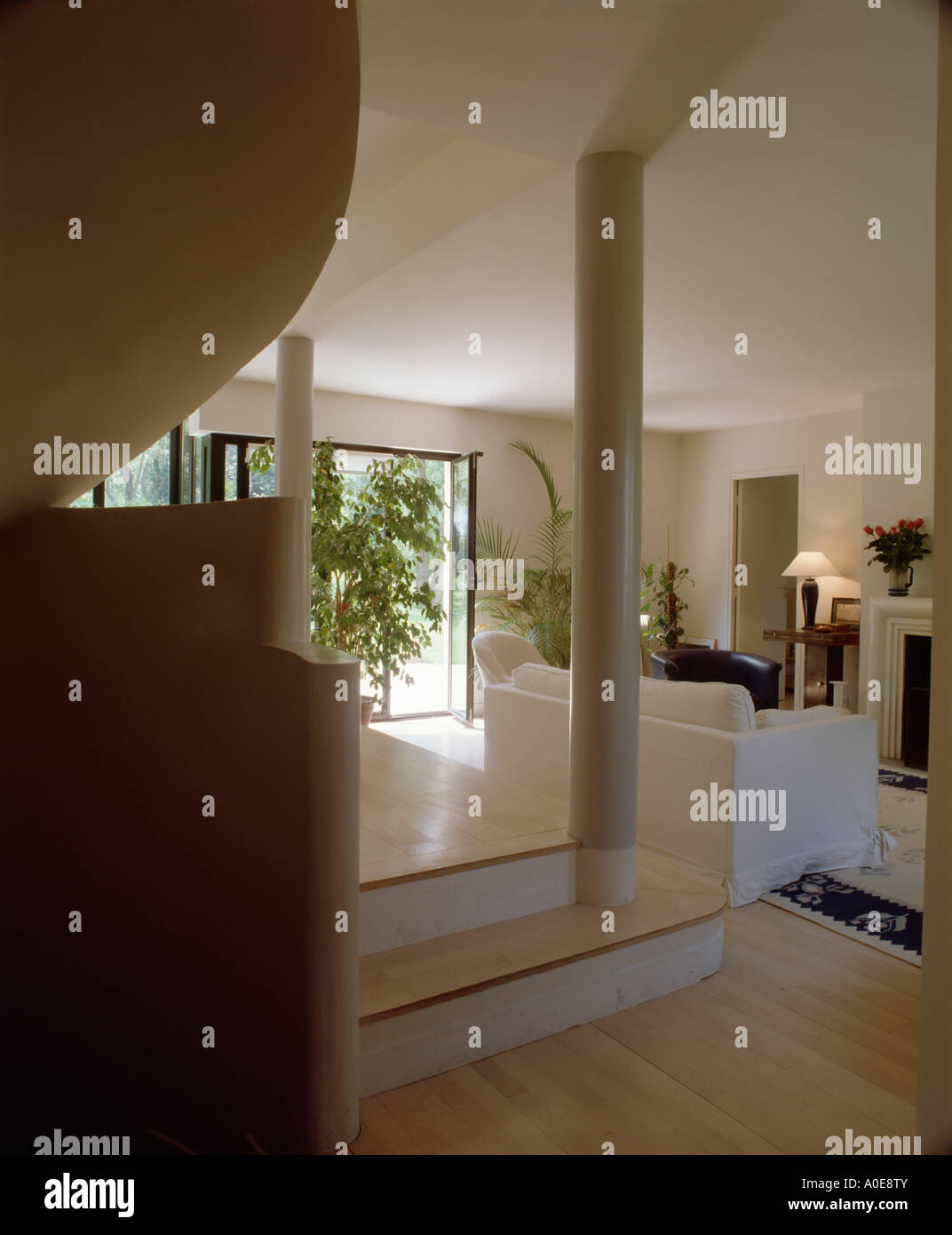 Split level living room hi-res stock photography and images - Alamy