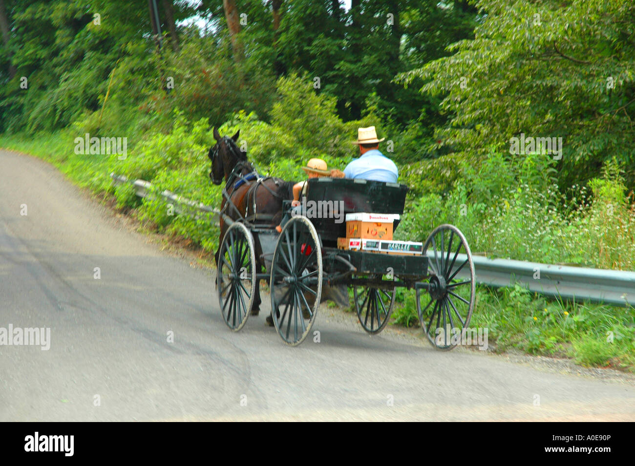 Straw hat amish hi-res stock photography and images - Alamy