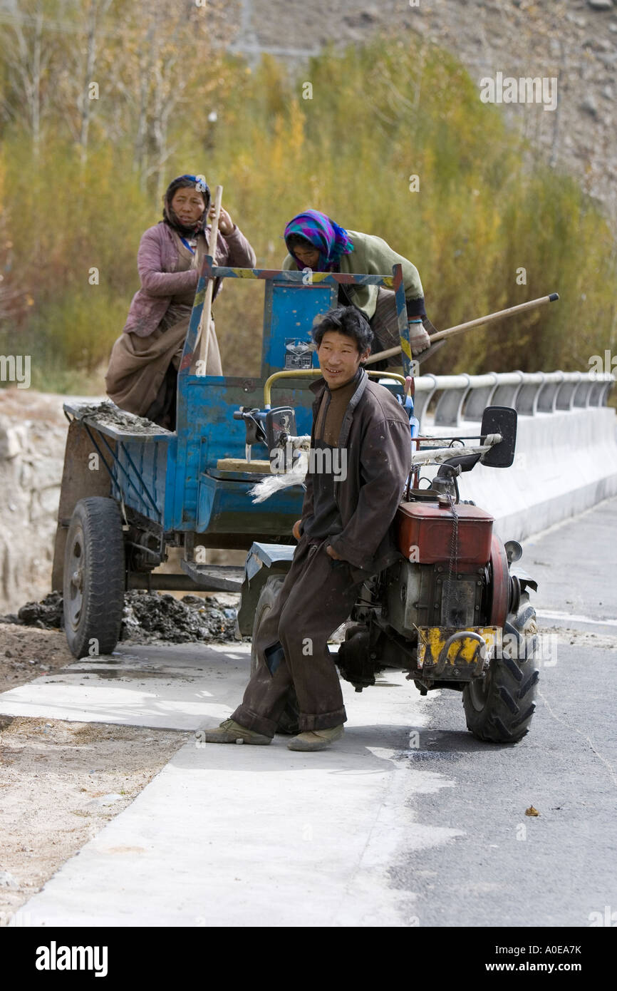 Tibet farmers hi-res stock photography and images - Alamy