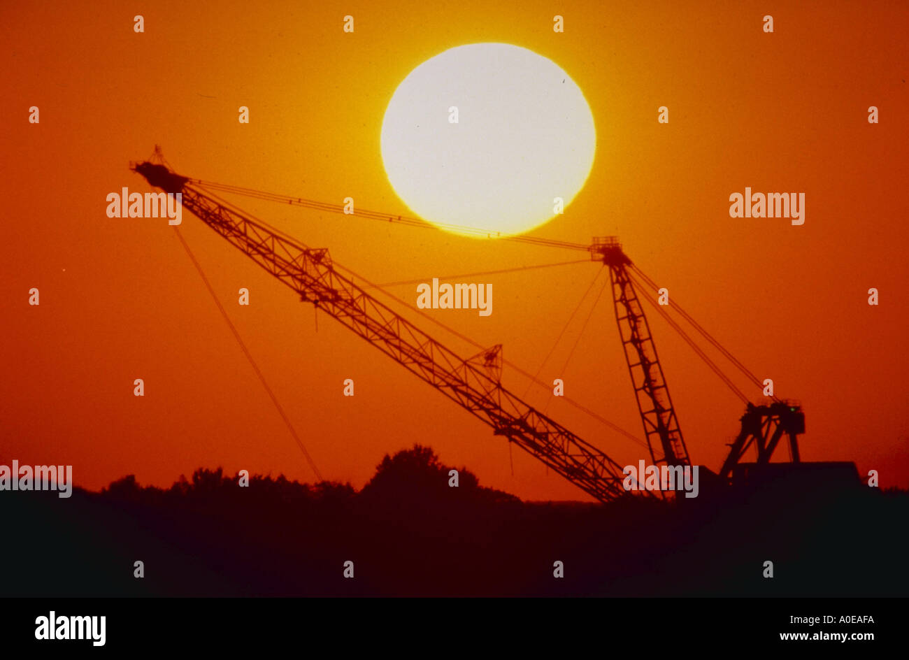 Silhouette dragline hi-res stock photography and images - Alamy