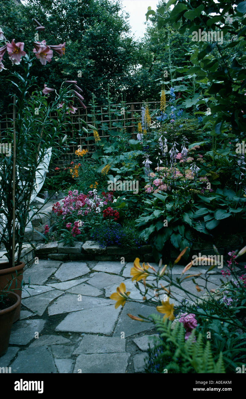 Crazy paving in garden hi-res stock photography and images - Alamy
