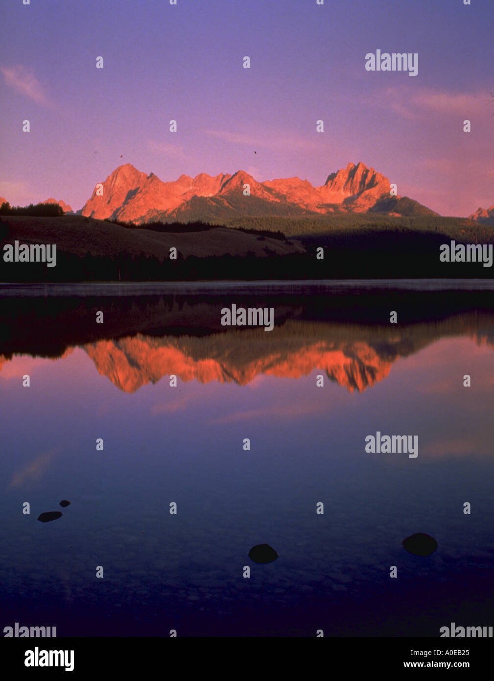 Sawtooth Mountains reflected in Little Redfish Lake at dawn Sawtooth ...