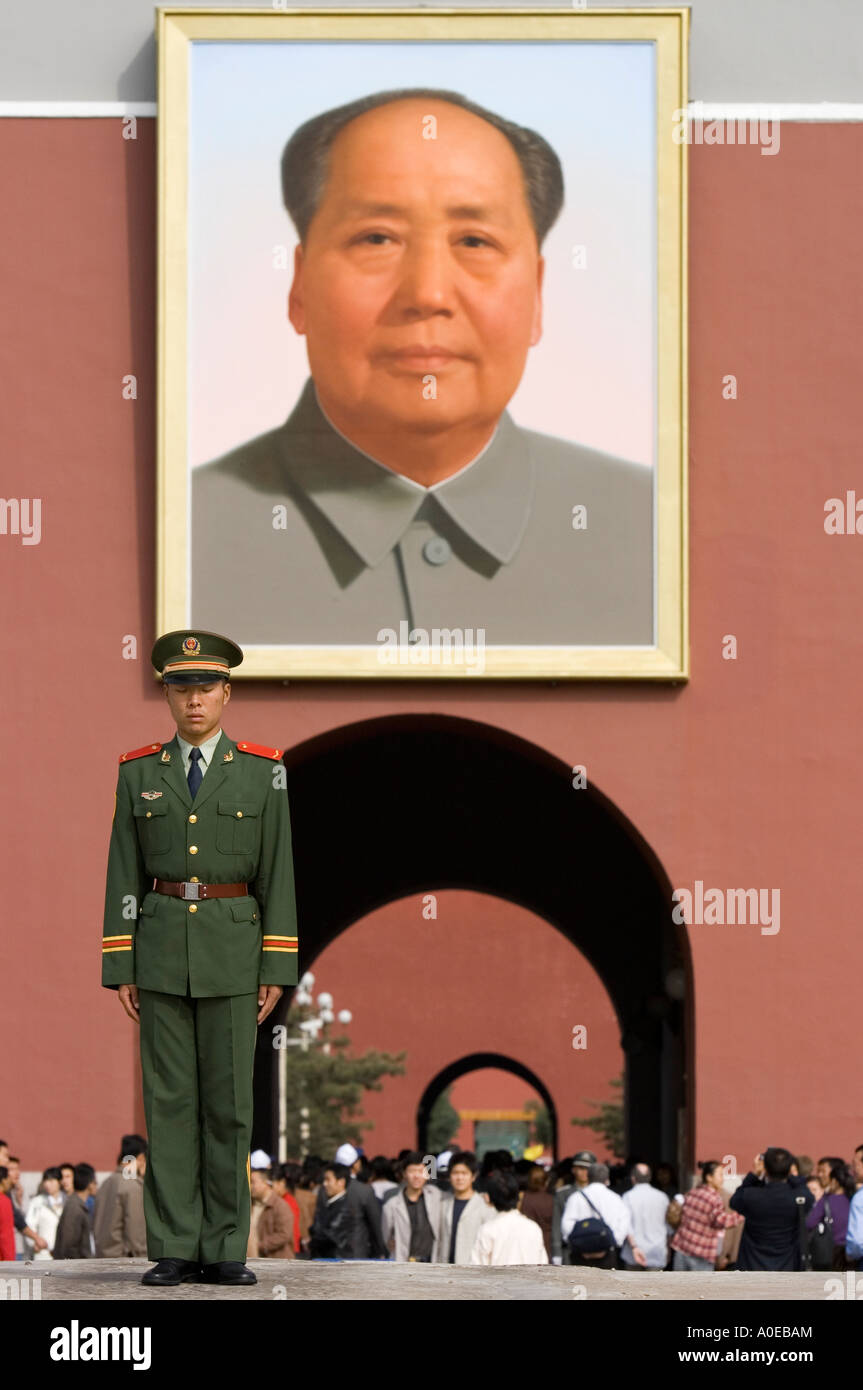 Impassive guard at Gate of Heavenly Peace Beijing 5 Stock Photo - Alamy