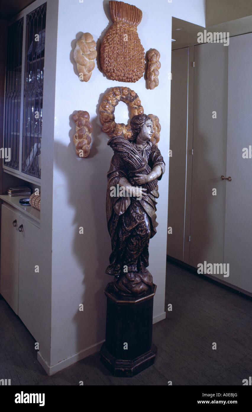 Bread sculpture hi-res stock photography and images - Alamy