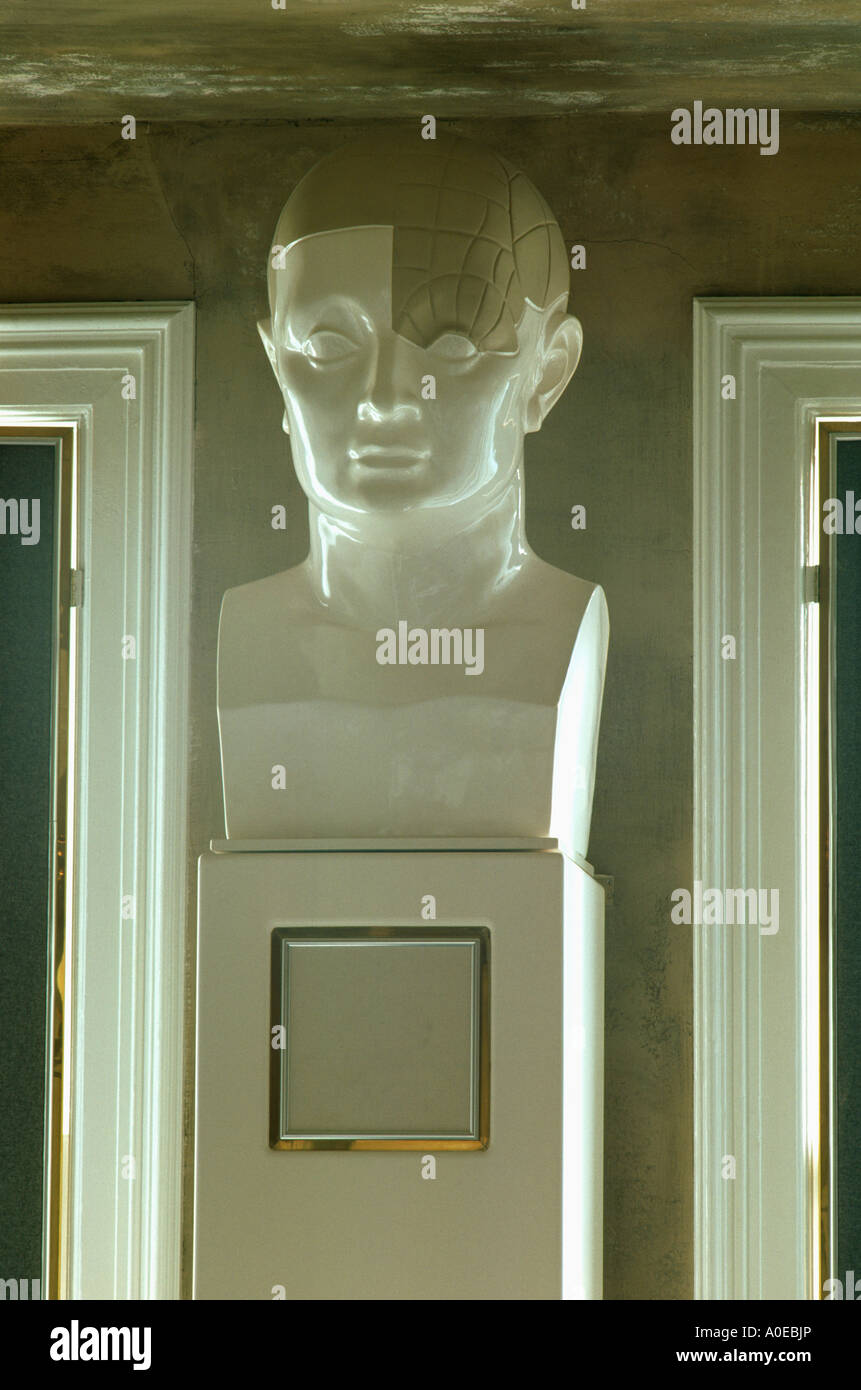 Close-up of classical sculpture bust on plinth Stock Photo - Alamy