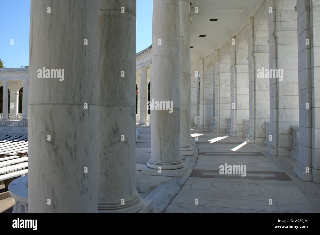 Curved colonnade hi-res stock photography and images - Alamy