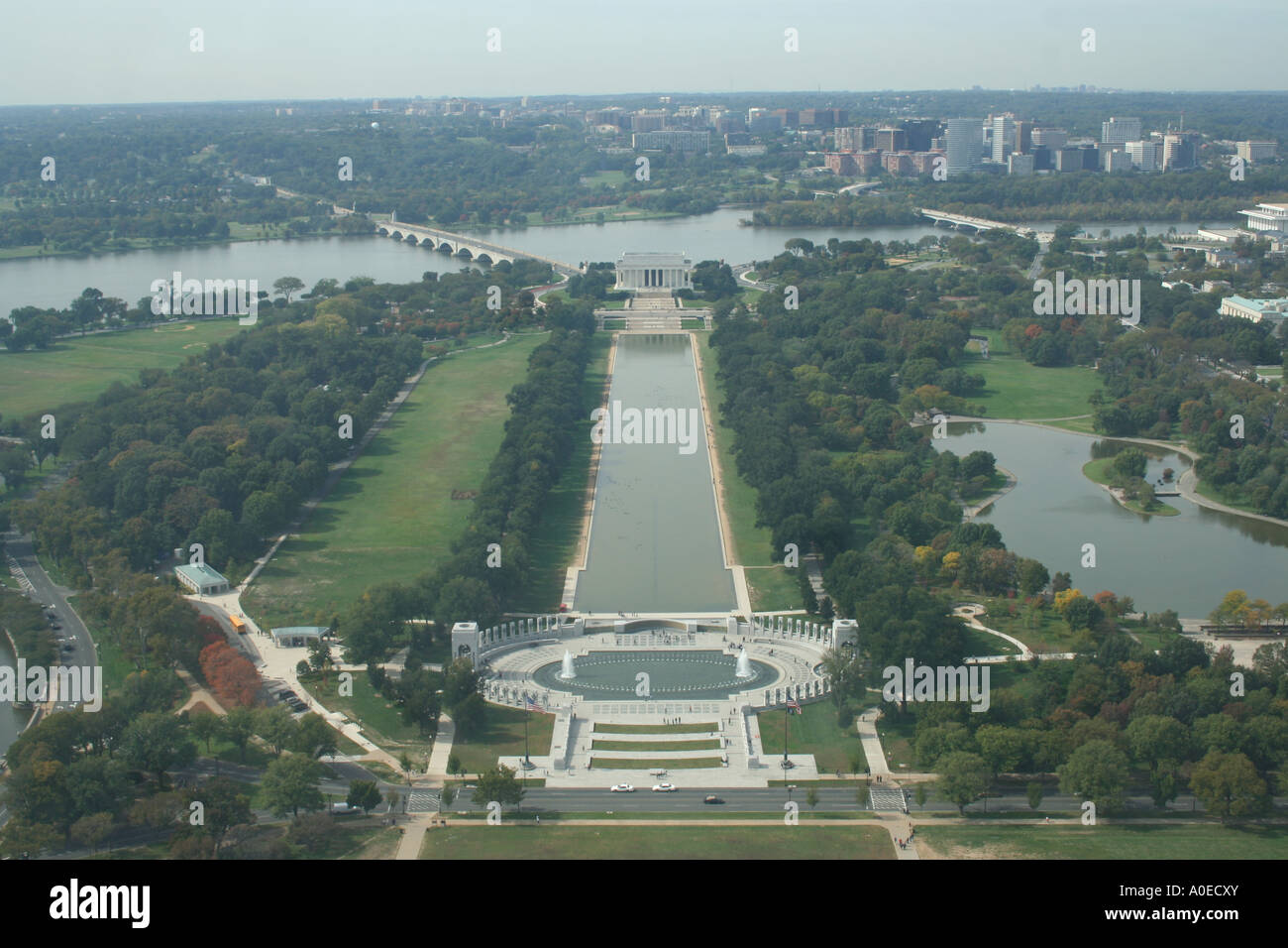 Lincoln memorial reflecting pool and World War two memorial from top of ...
