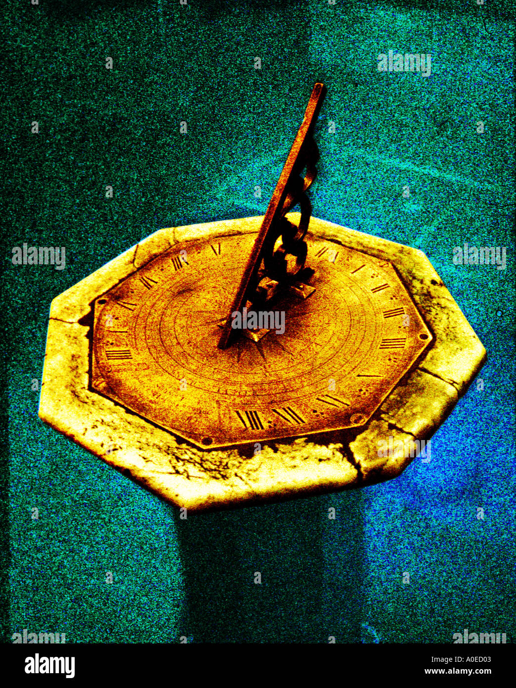 Brass Sundial Stock Photos & Brass Sundial Stock Images - Alamy