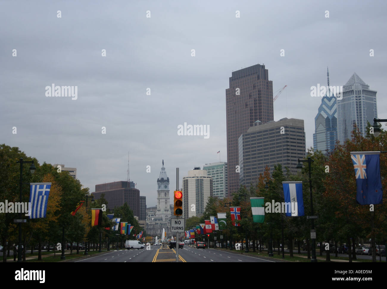 Philadelphia city hall and skyline with Benjamin Franklin Parkway ...