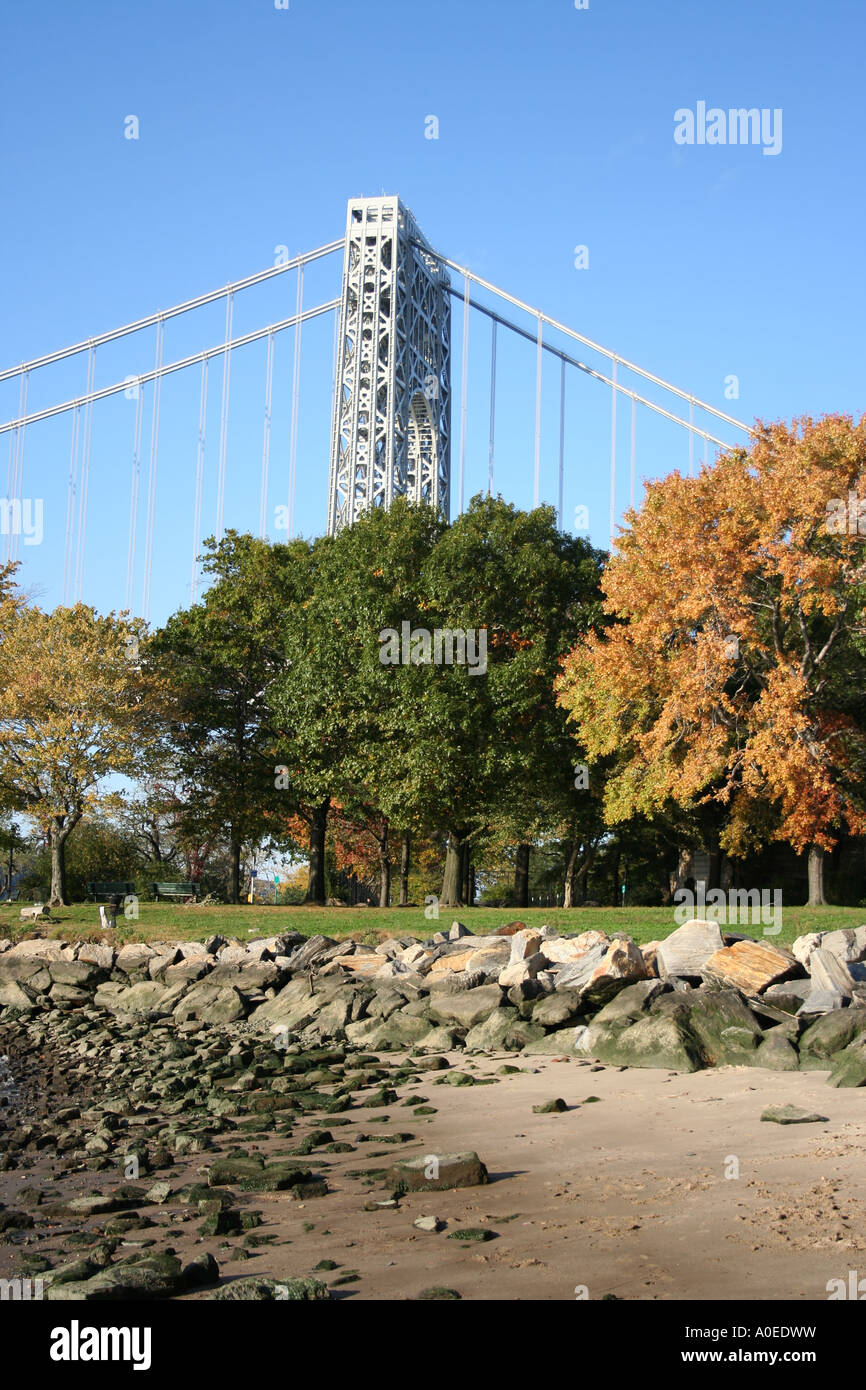 beach and Tower of George Washington Bridge and trees of Fort ...